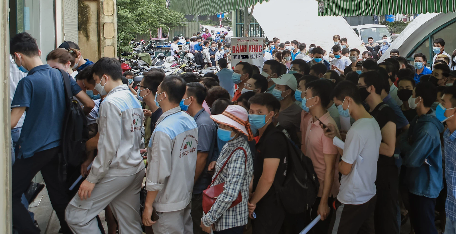 A Nation in Line: The Queues That Define Modern Việt Nam